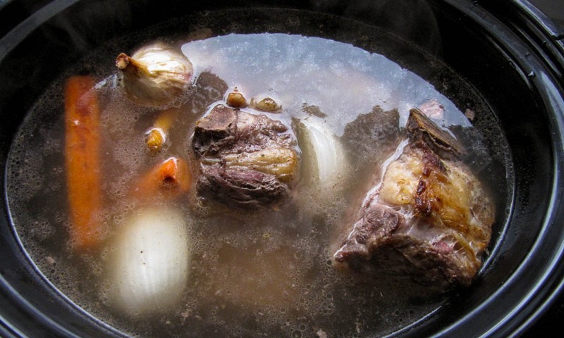 RECIPE: Easy Crockpot Beef Bone Broth - Azure Standard