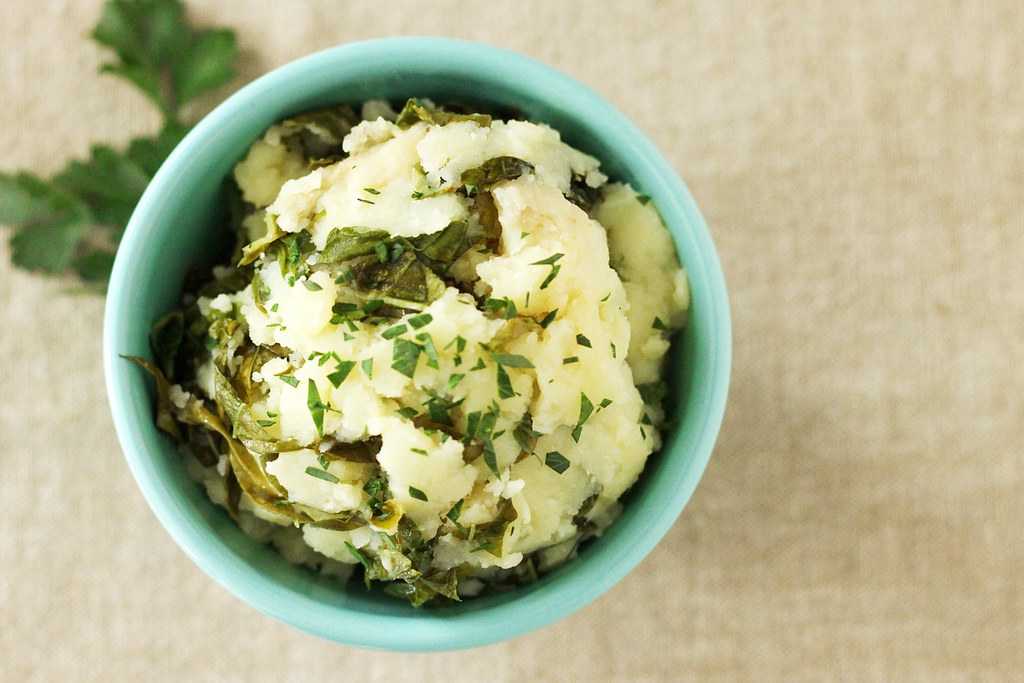 RECIPE: Creamy Garlic and Parsley Mashed Cauliflower - Azure Standard