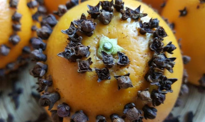 How to Make Pomanders with Oranges and Cloves - Azure Standard