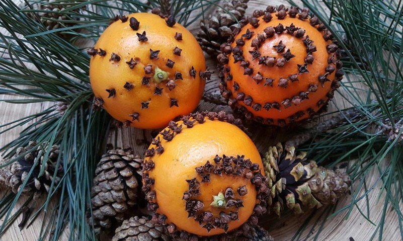 How to Make Pomanders with Oranges and Cloves - Azure Standard